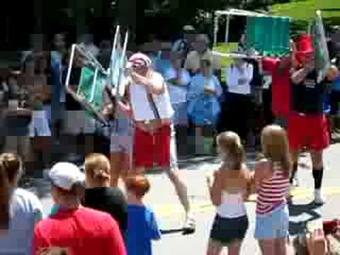 Tacky Tourists in the Round Pond Parade - YouTube