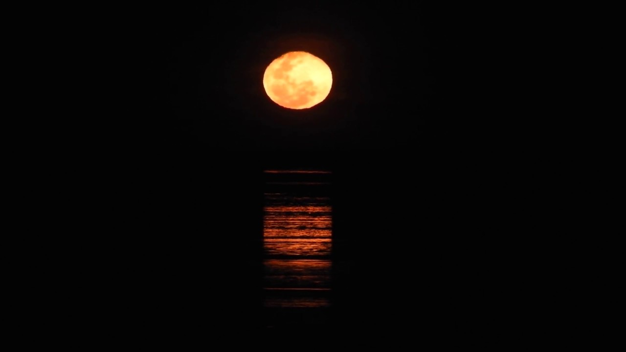 Moonrise - Broome Australia - Staircase to the Moon 11th June. - YouTube