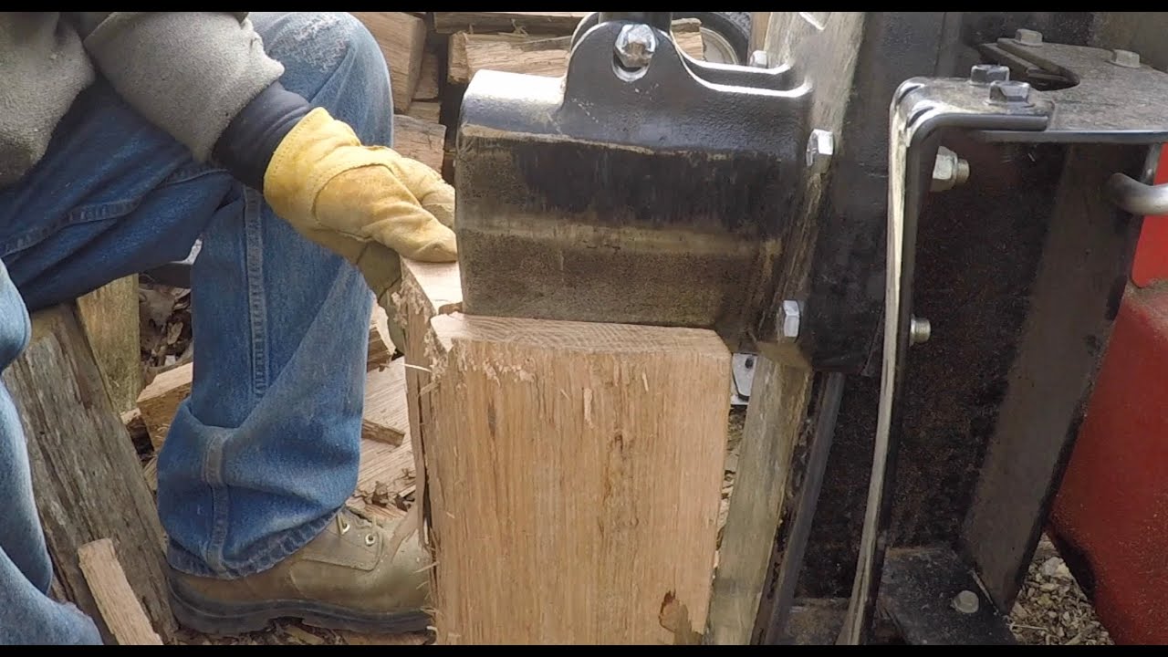 Splitting Oak rounds for fire wood and bundle wood - YouTube
