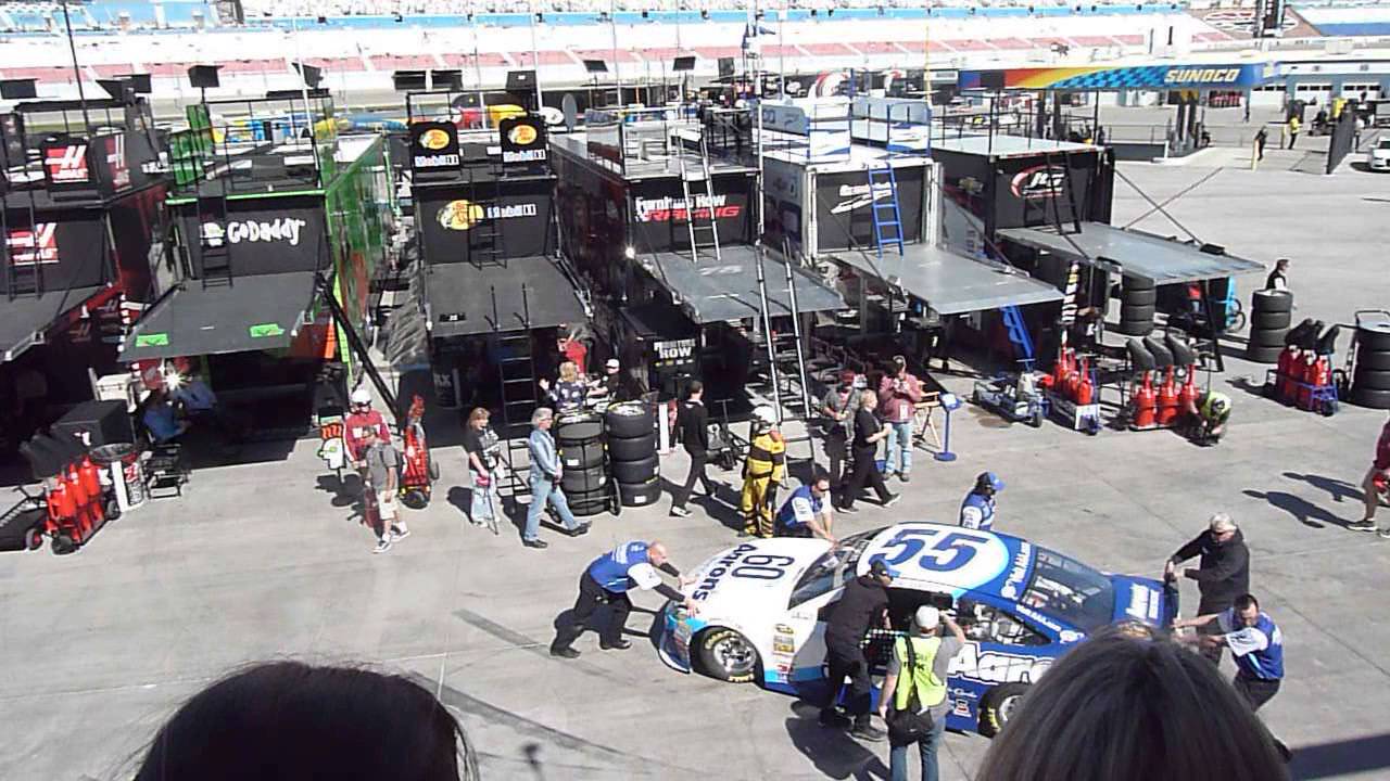 NASCAR XFinity @ LVMS 2015: Neon Garage 2 - YouTube