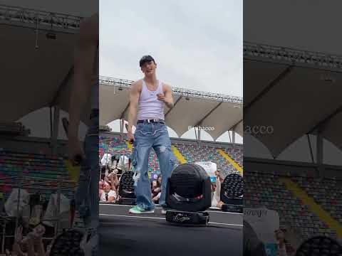 HYUNJIN DANCING TO LIKE JENNIE!?!? CR TO OWNER #skz #straykids #hyunjin #concert #likejennie #jennie