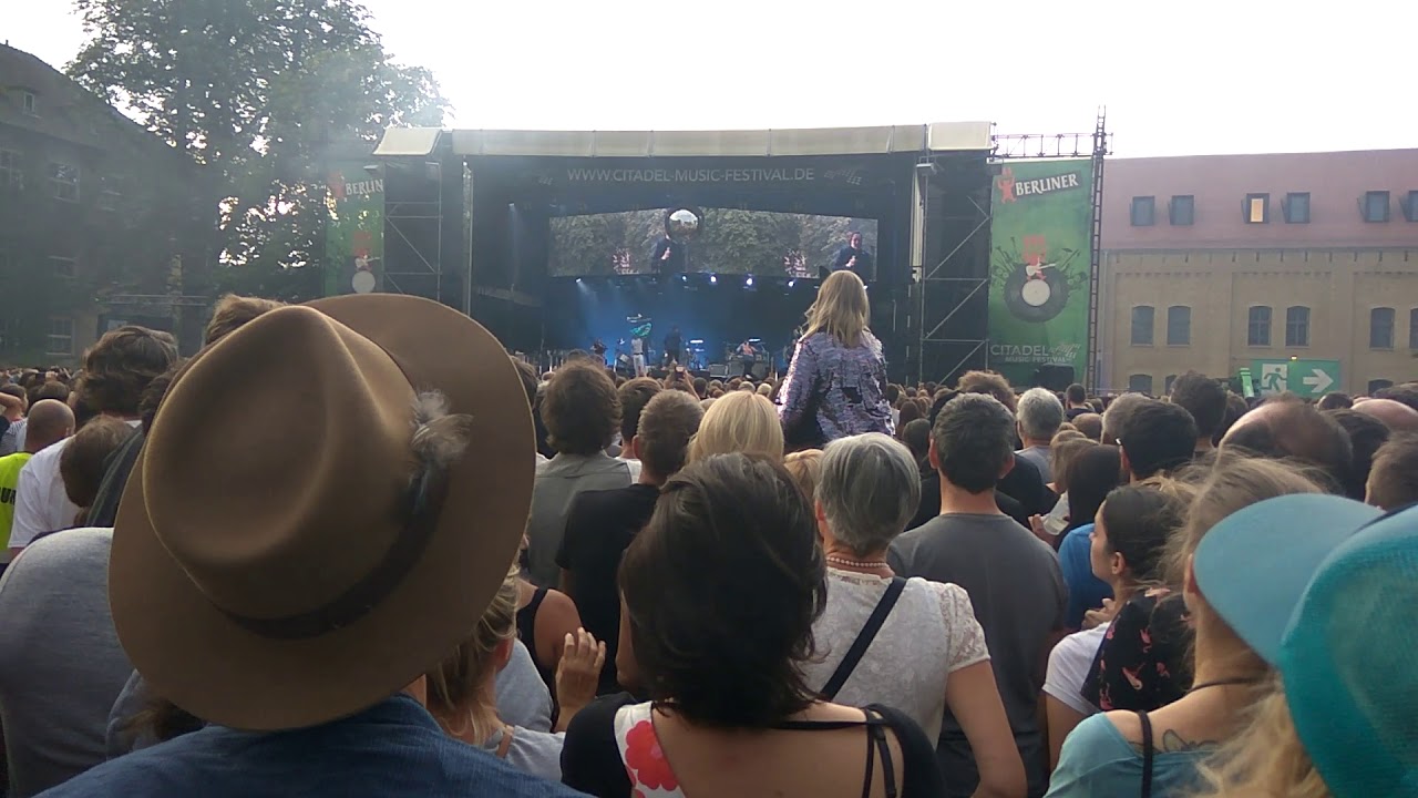 Arcade Fire Berlin, Zitadelle Spandau, 13.08.2018 - YouTube