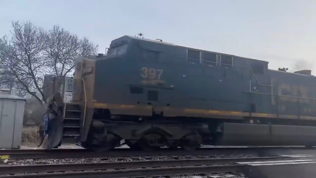 Csx coal train with p5 horn Creston ohio - YouTube