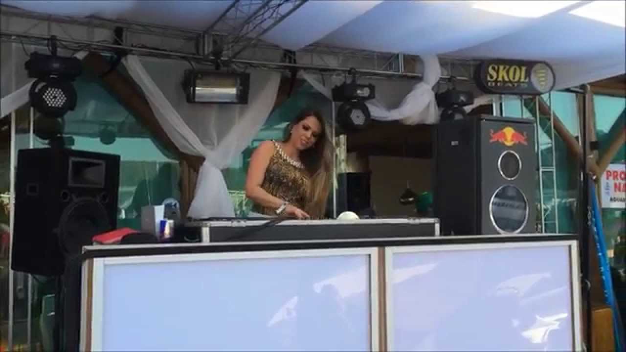 DJ Paula Resende na festa Y. D. E - YouTube