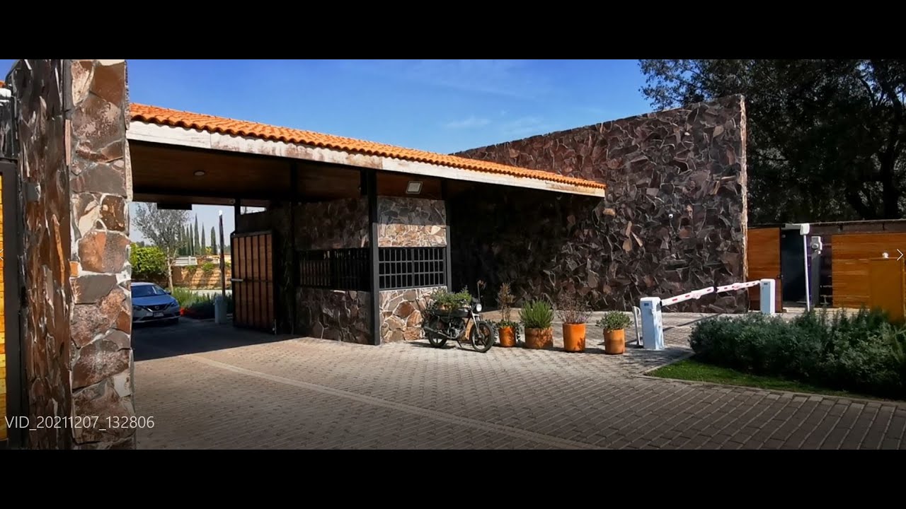 Como se hace un muro de adobe ! 1 año después - YouTube