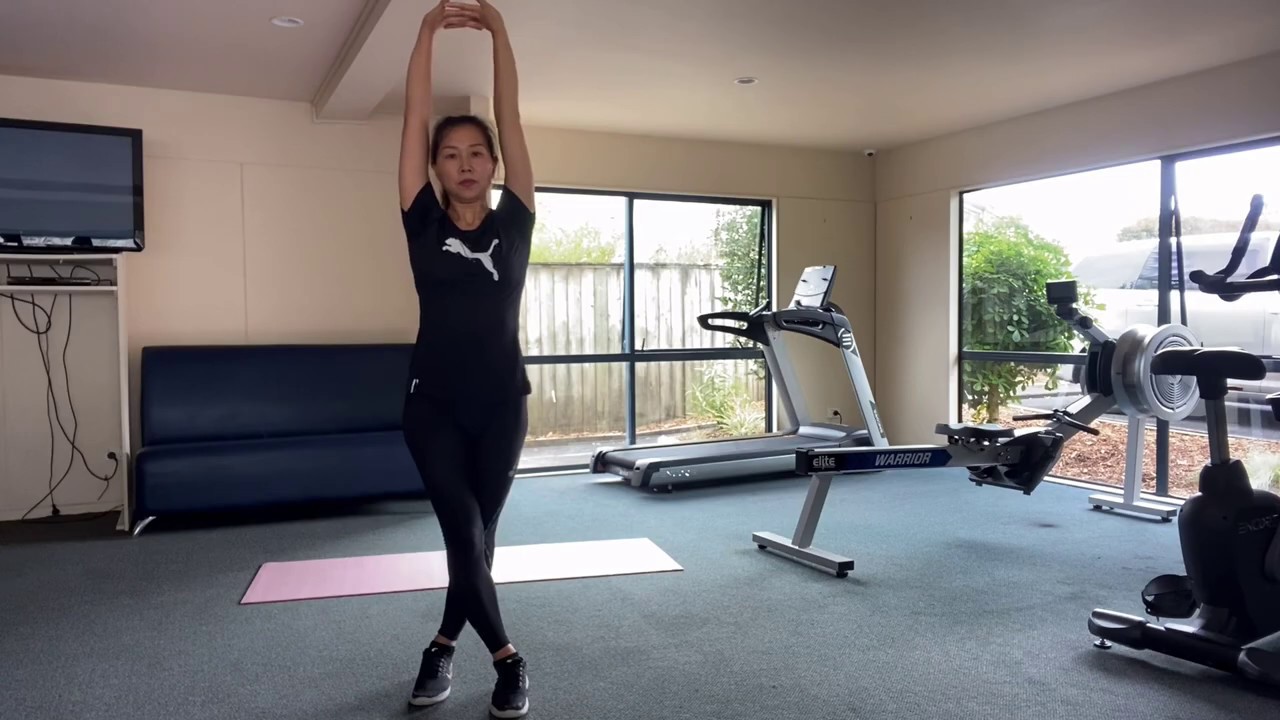 Keep Fit 运动健身（第7天）Balance WORKOUT 平衡训练 // No Equipment - YouTube