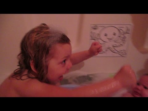 KLAIRES 1ST BUBBLE BATH WITH CRAZY SISTER! │4•7•15 DAILY VLOG