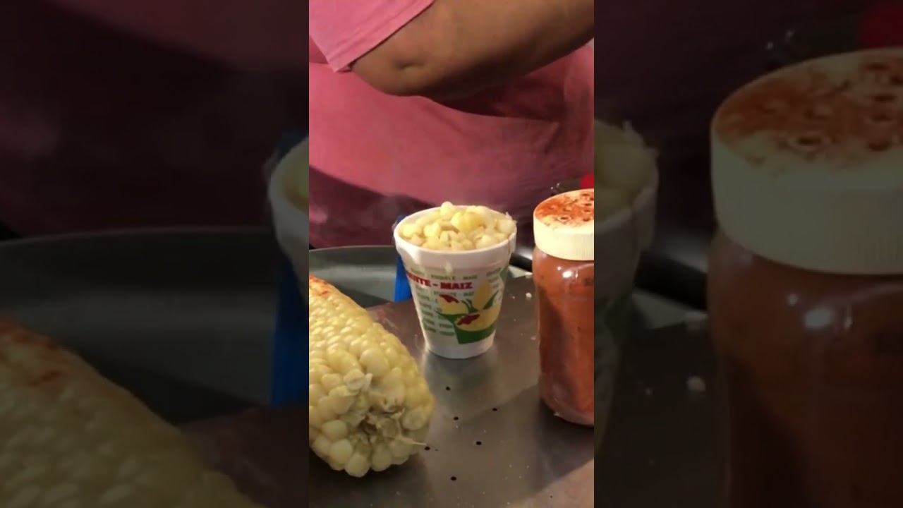 Preparando unos deliciosos esquites, Ciudad de México, elote en vaso ...