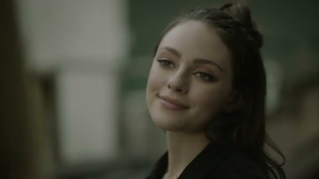 Hope Se Despide de Rebekah Mikaelson (Legacies:T.4/E.5: Latino) - YouTube