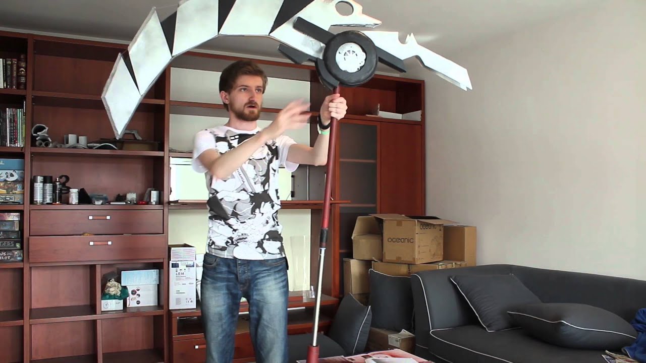 [COSPLAY] - Qrow's Sword/Scythe Transformation from RWBY - YouTube
