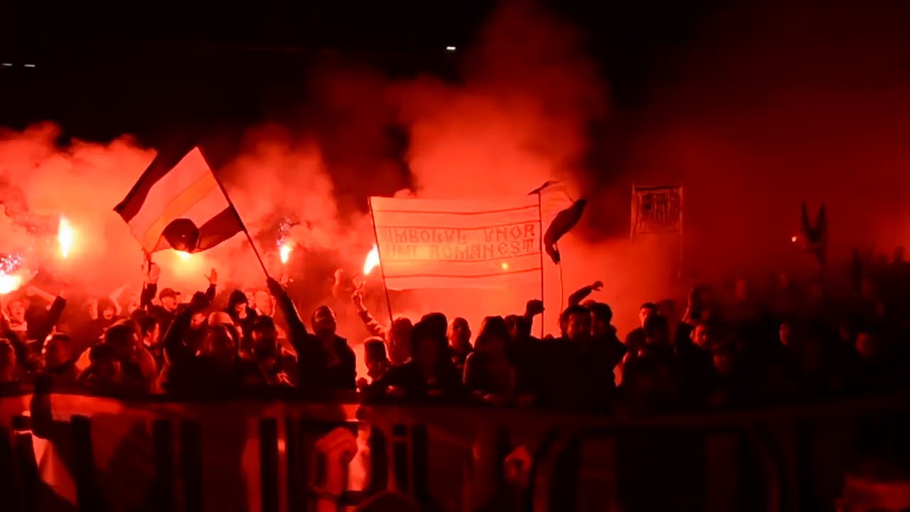 Peluza Sepcile Rosii - în față la Primăria Cluj-Napoca - YouTube