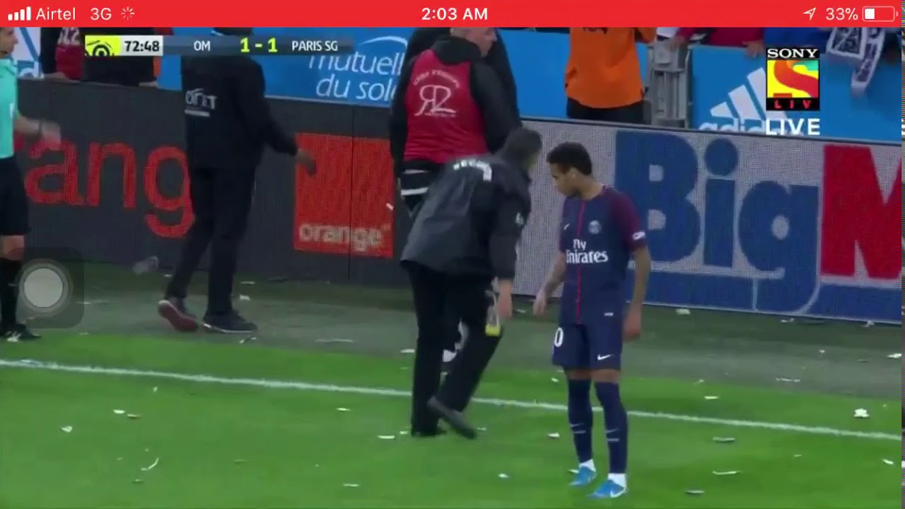 Marseille fans mocking at Neymar when taking a corner - YouTube