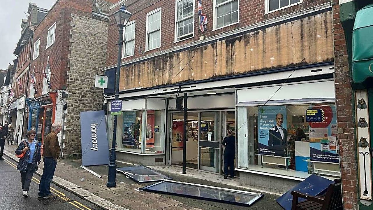 Hythe (Kent) Collapsed Shop Sign 2025 - YouTube