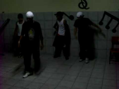 Street Boys dançando no Festival de Musica no C.D.E.A.T