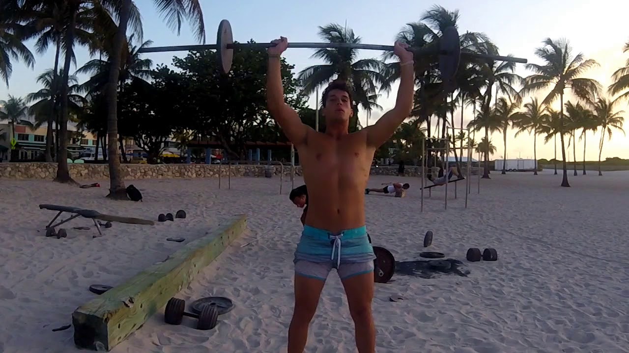 Bryan Batista - Ejercicios en la Playa - YouTube