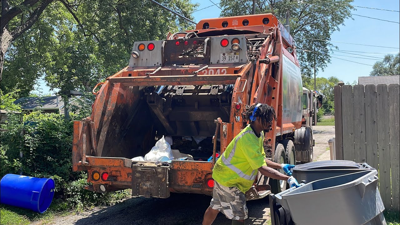 Rock River ACX Leach Rear Loader Garbage Truck Packing Manual Trash ...