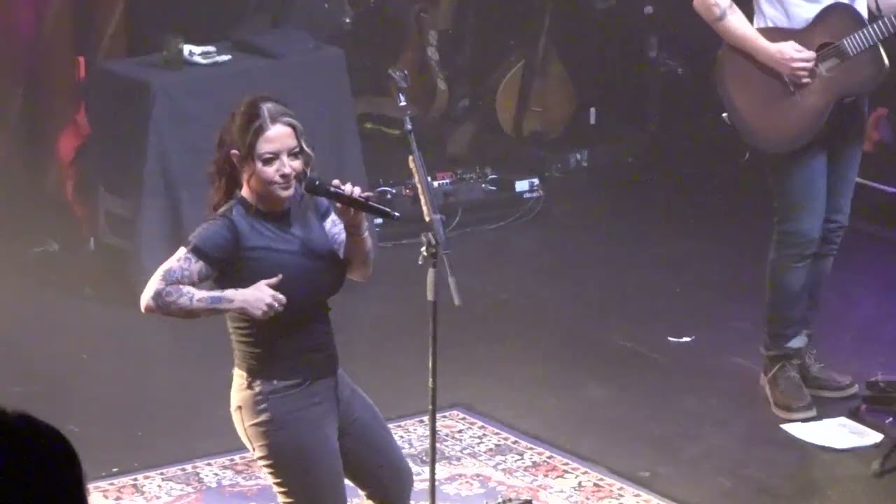 Brenda Put Your Bra On -Ashley McBryde - Birmingham 21.01.2024 Chords ...