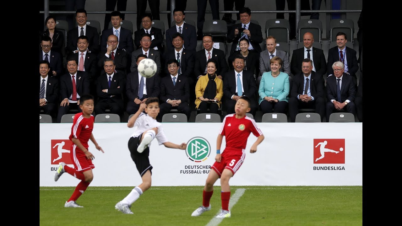 WOMEN'S 👠 FOOTBALL FUNNY NEW FUNNY 😆 FOOTBALL ⚽ VINES #27 FAILS MOMENTS ...