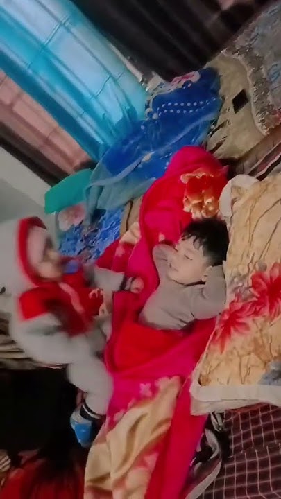 kitni pyar se jga rhai ha. ☺😀 - YouTube