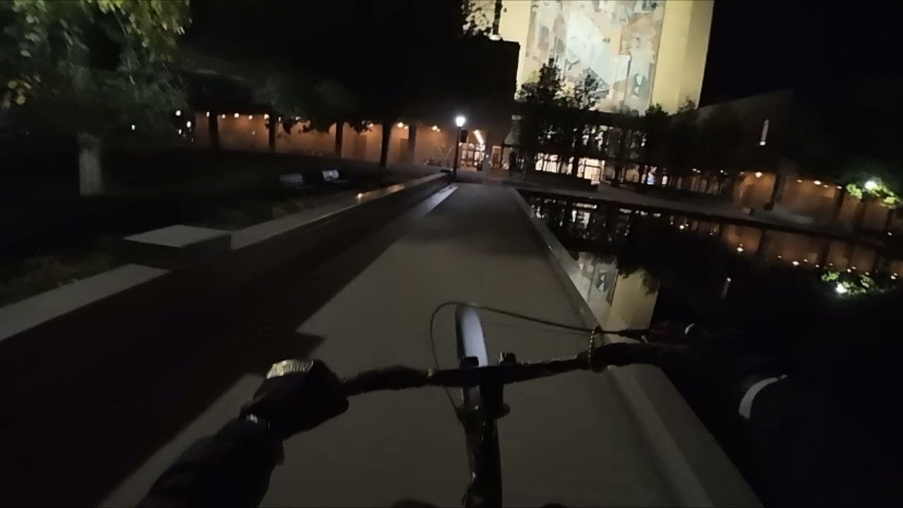 Laid Back Night Ride Through Notre Dame - YouTube