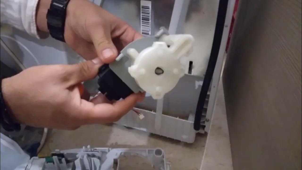 sostituzione pompa acqua asciugatrice ariston hotpoint - YouTube
