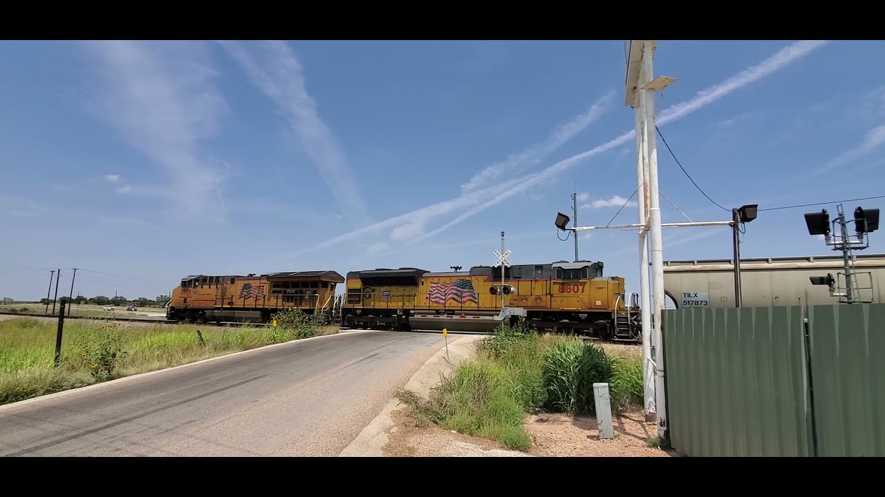 West UP 2698 & 5 DPU's, Surprise Military load & Mixed Freight, UP "Baird Sub" Merkel, TX 8-7-21 ...