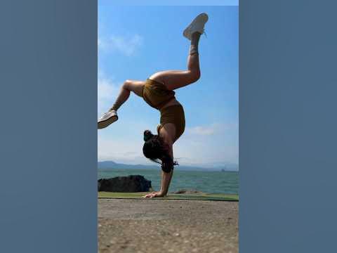 Day 1 Stag Handstand (the easiest to hold) - YouTube