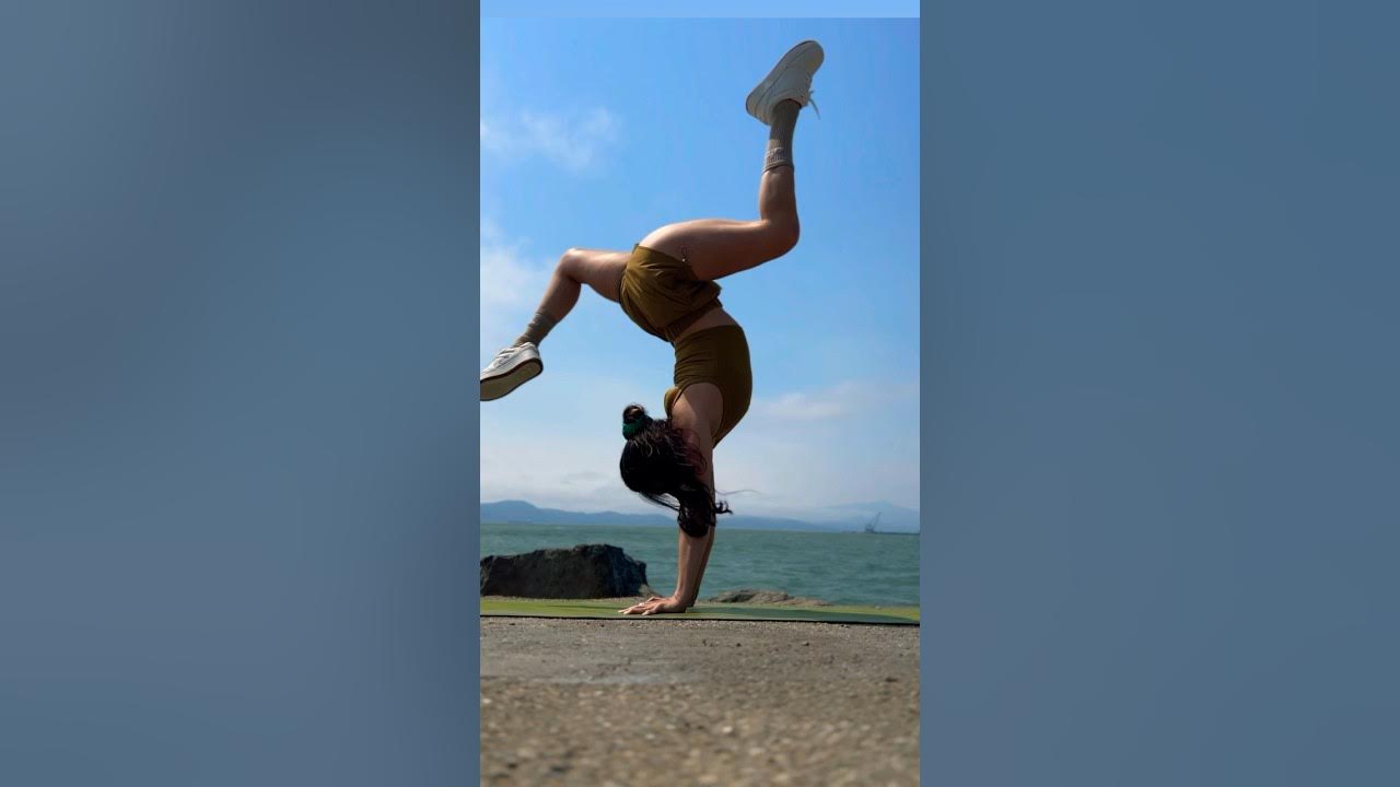 Day 1 Stag Handstand (the easiest to hold) - YouTube