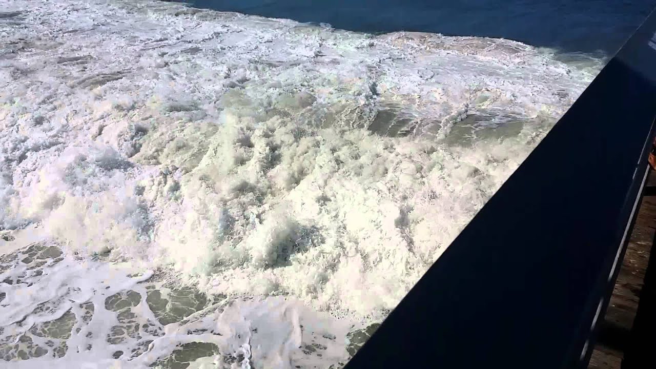 10-14 foot waves pound the San Clemente pier - YouTube