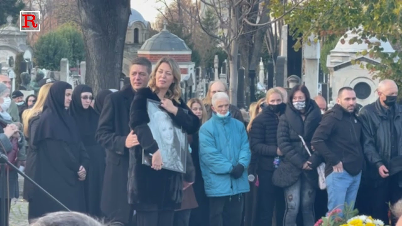 NAJPOTRESNIJA SCENA NA SAHRANI MERIME NJEGOMIR: Ćerka Ljubica grli ...