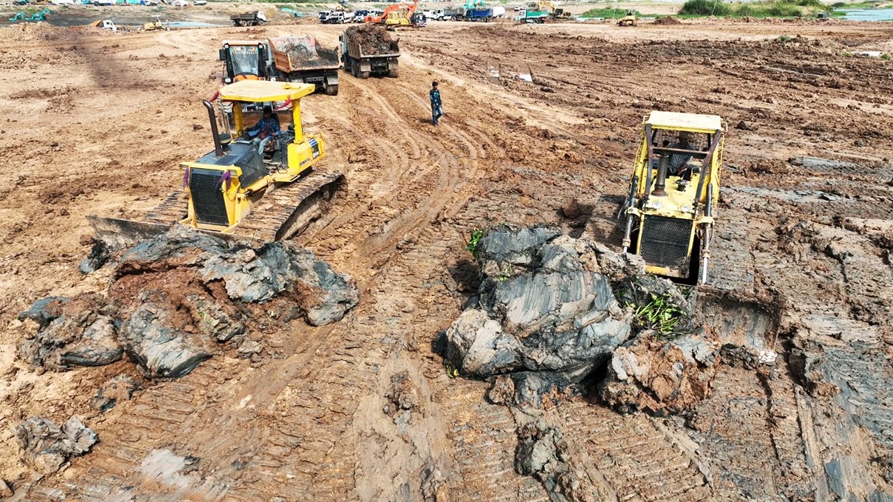 Skills Bulldozer Working In Mud Pushing Cutting Soft Dirt Old KAMAS ...