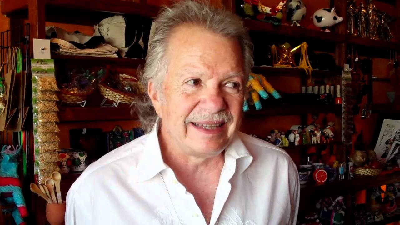 Escultor Mexicano José Sacal visito La Tiendita Mexicana - YouTube