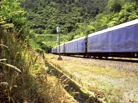 Train comming out of Kaimai Tunnel Matamata Side - YouTube