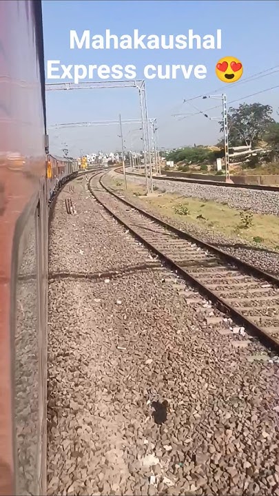 Mahakaushal Express taking curve near #dholpur #railwaystation - YouTube