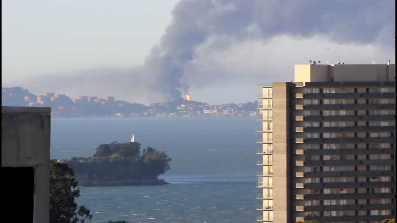Chevron oil refinery fire in Richmond, California - YouTube