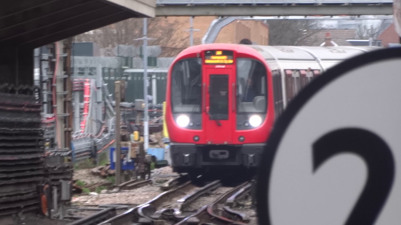 Circle and Hammersmith & City Line trains at Hammersmith - YouTube