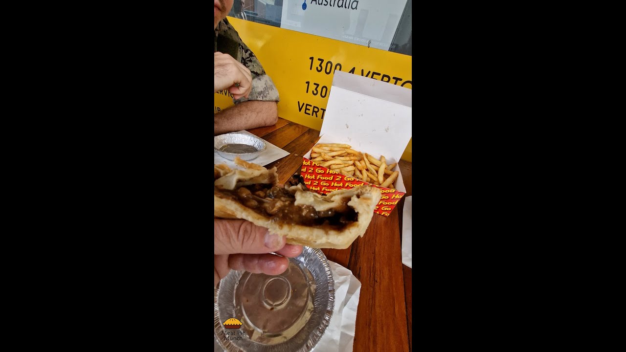 Petes Food Hall, Kyogle NSW. 2 pies. - YouTube