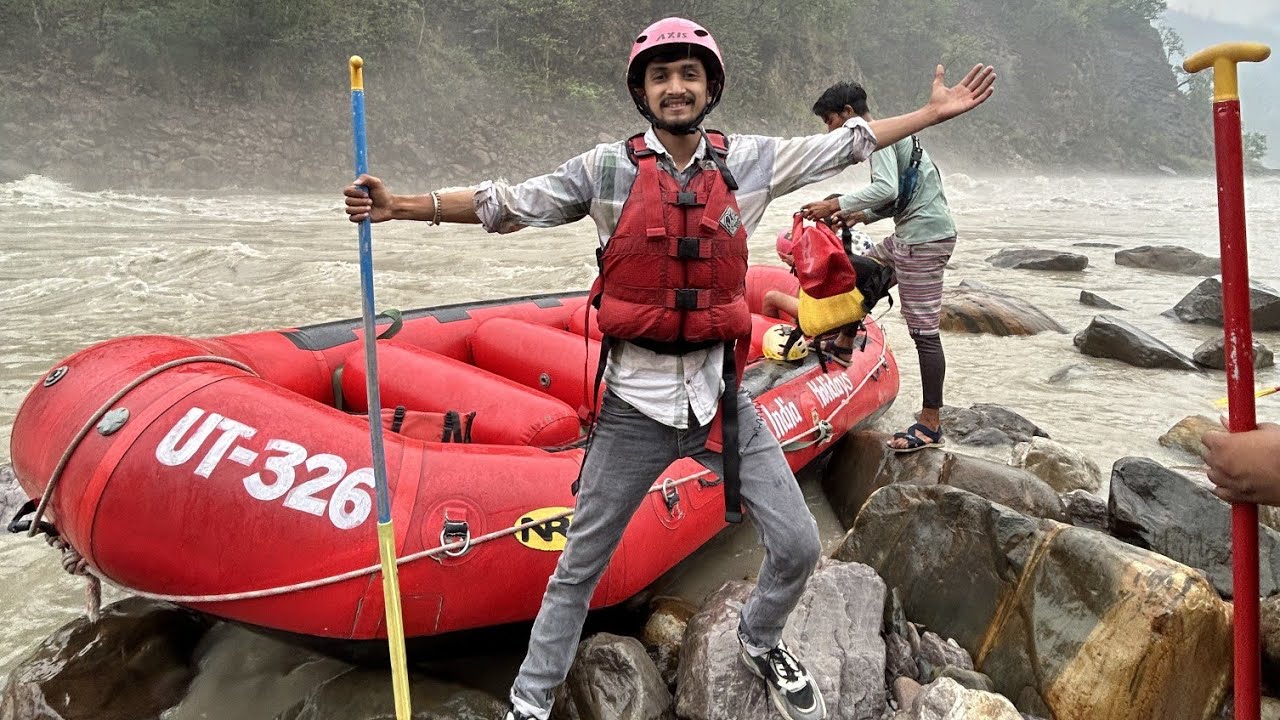 RIVER RAFTING IN MONSOON 🌊⛈️ || DANGER || RISHIKESH VLOG 🛥🚤 - YouTube