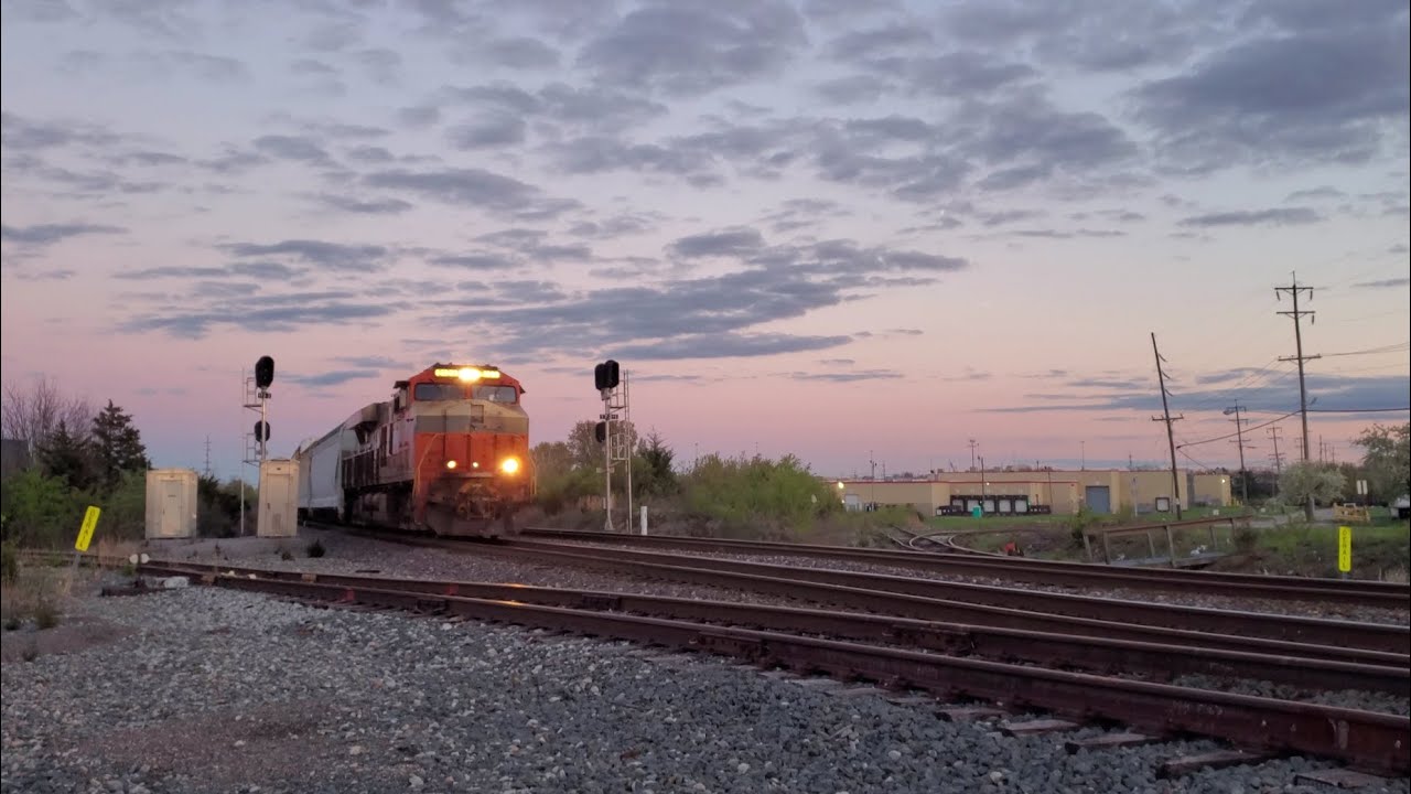 NS 8105 "Interstate" leads NS 142 through Springdale Ohio - YouTube