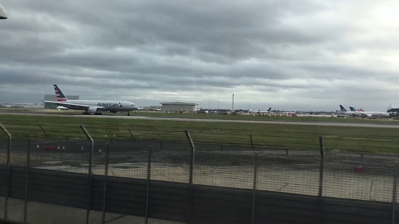AIRPLANE vs BUS X26 HEATHROW AIRPORT LONDON - YouTube