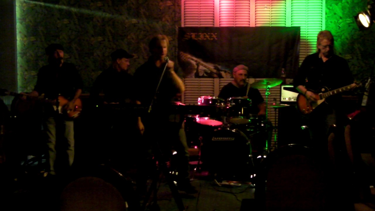 Surje - Gona Party @ Sophias Lounge - YouTube