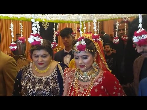 Grand Bride Entry at Indian Wedding and Couple Dance on Romantic Song ...