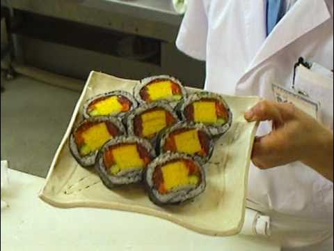 太巻きの作り方 How to make futomaki sushi rolls - YouTube