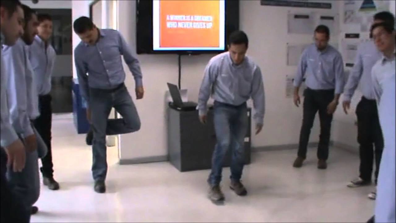 Santiago‘s Liaison Engineering huddle video1 - YouTube