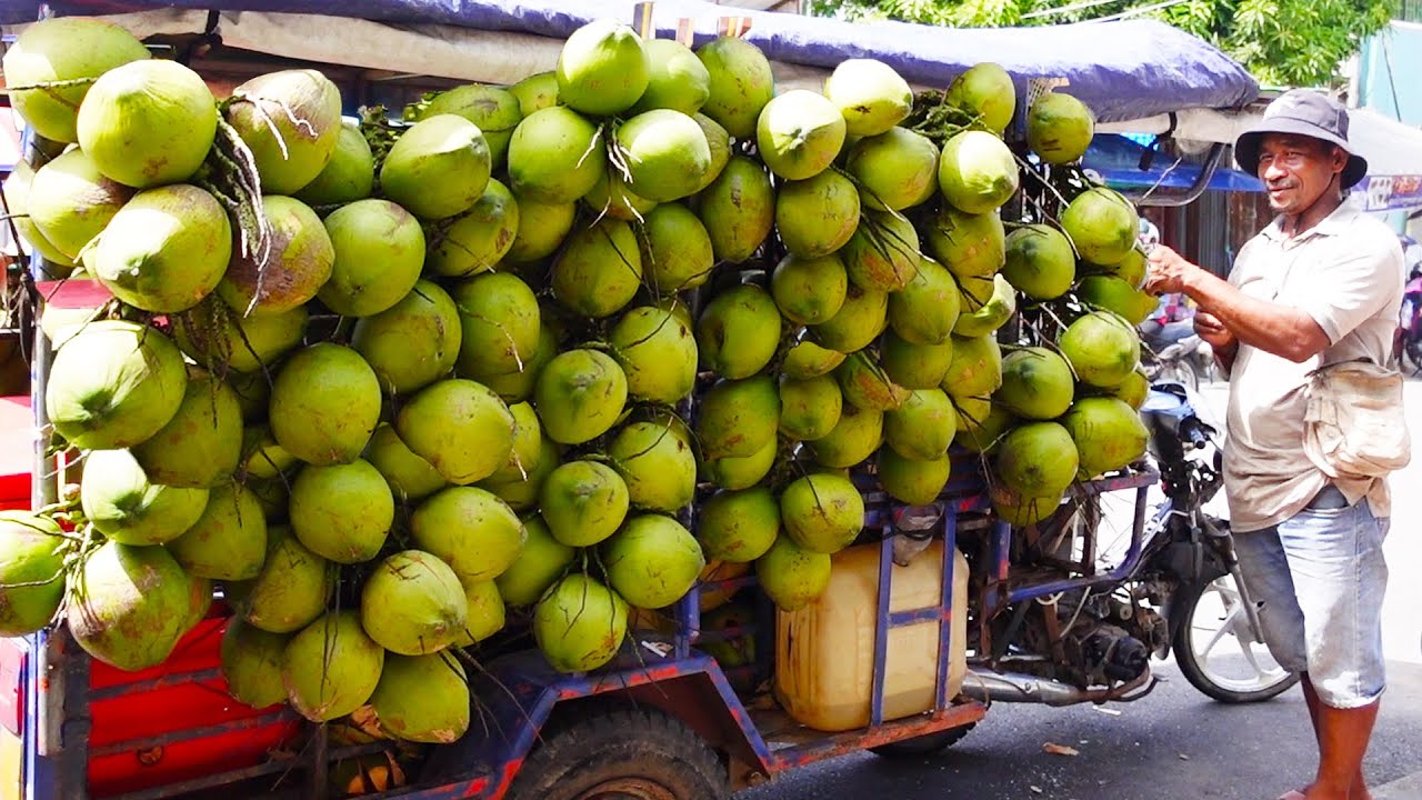 You Won’t Believe How Fast He Cuts These Coconuts | Incredible Coconut ...