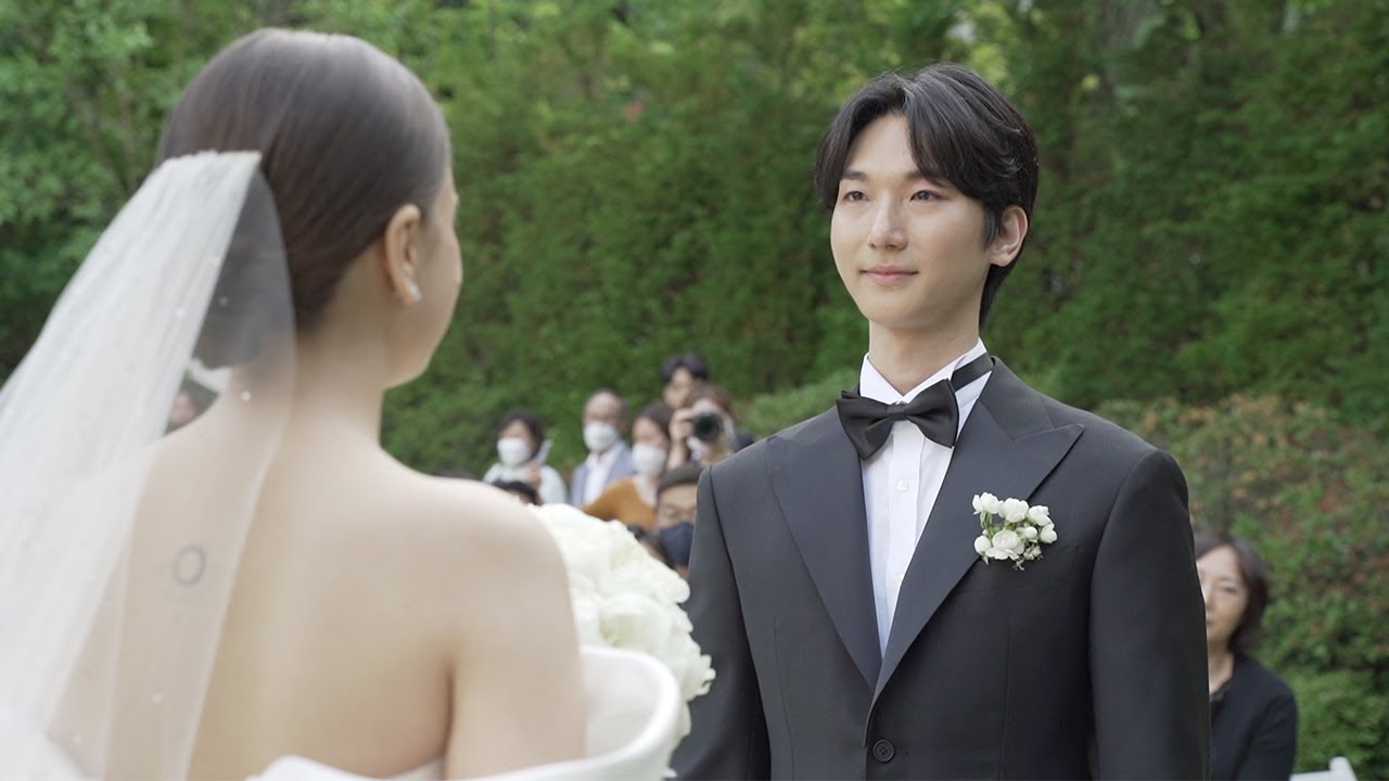 Emotional Groom Cries When He Sees His Bride (June of Dasha) - YouTube