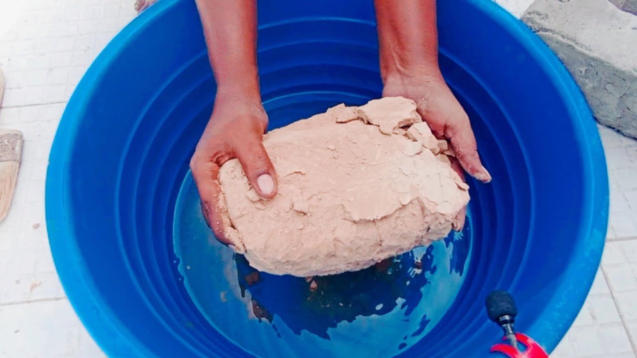 Red mud water crumbling 🤎🤎 #relax - YouTube