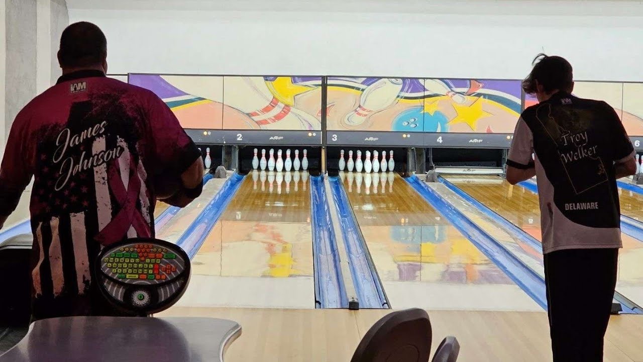 PBA Bowler vs. Collegiate Bowler | 1v1 | 4K60 - YouTube