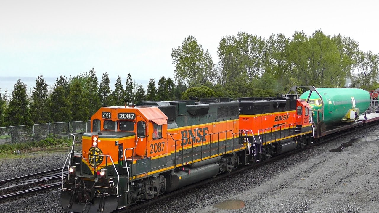 BNSF 2087 Leads the Renton Rocket Through Seattle 4K - YouTube
