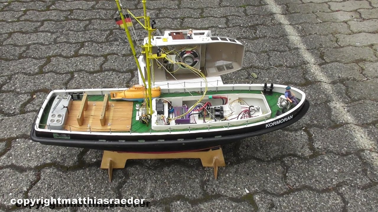 The construction of the RC model boat Kormoran from robbe from 2003 ...